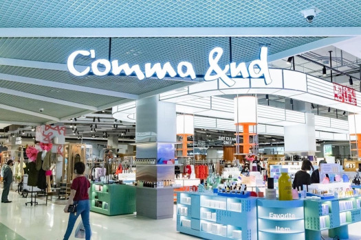 Comma And | centralwOrld